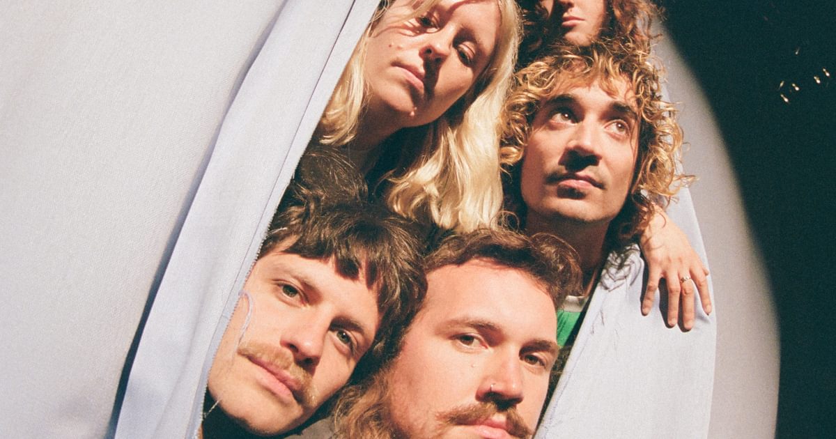 Jong Volk | All aboard the Tramhaus